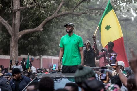 Présidentielle au Sénégal Ousmane Sonko dépose sa candidature Lolaplus