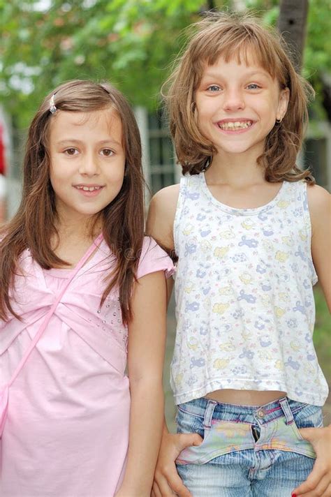Kleine Meisjes Stock Foto Image Of Laag Weinig Mooi