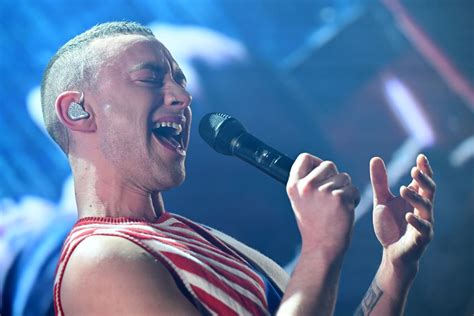 Un Viaggio Nella Vita E Nella Carriera Di Olly Alexander Occhioche