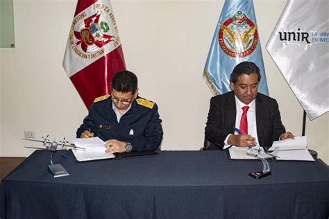 La Fuerza Aérea del Perú concreta una alianza con UNIR y Escuela de