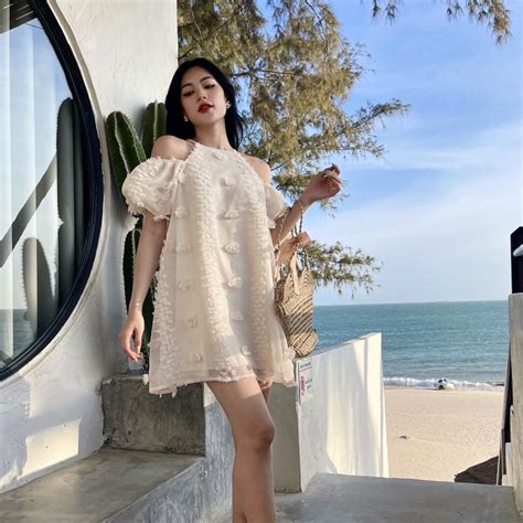 Mua Váy yếm trễ vai đầm yếm khoét vai tay bồng dáng xoè ngắn hoa thêu