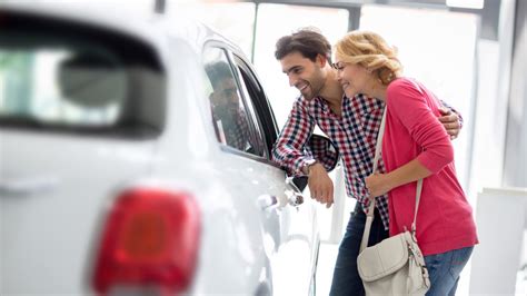 Analizamos qué ocurre con los precios de los coches nuevos en 2023