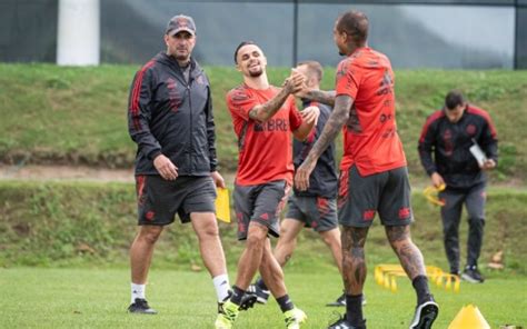 Elenco do Flamengo se reapresenta após folga e inicia semana de treinos