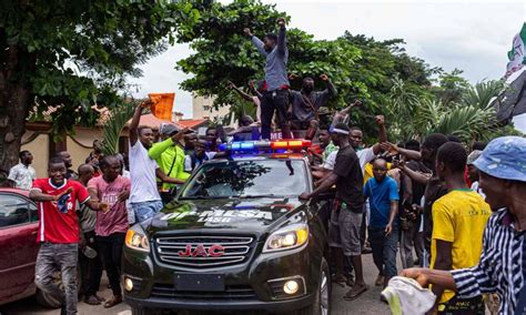 Polícia da Nigéria reprime protesto a tiros depois de governo impor