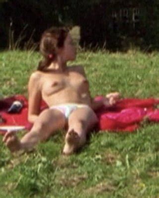 Emily Bluntセックス画像ヌード画像セックス無料 PICTOA