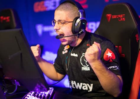 S1mple é o melhor jogador de CS GO de 2021 Kscerato está no top 20