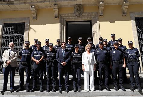 La Alcaldesa Recibe A Los Nuevos Alumnos De La Polic A Local Que Se