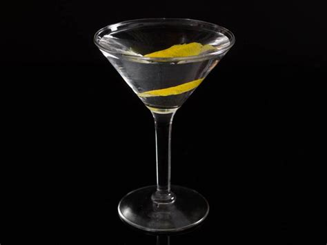 25 Classic Cocktail Recipes Everyone Should Know