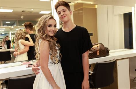 Loira Larissa Manoela Aparece Linda Ap S Repaginada Nos Cabelos