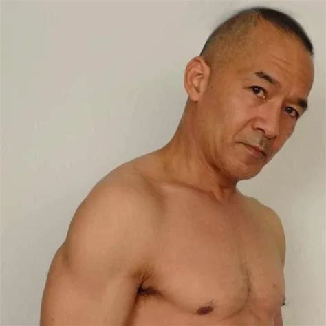 Marica Hase想要给大卫口交这样他就可以专注于学习了而露露楚在另一个房间和爷爷做爱 BRAZZERS xHamster