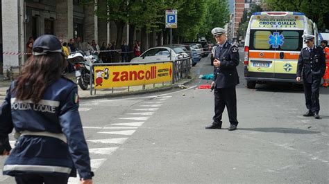 Anziana Investita Mentre Attraversa La Strada Morta FOTO