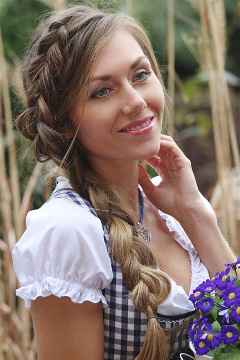 Dirndl Frisuren fürs Oktoberfest 30 Flechtfrisuren und Trends