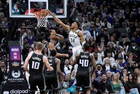 NBA Fans React To Giannis Antetokounmpo S Big Game Monday