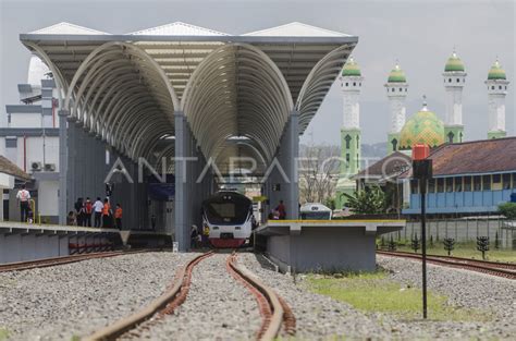 REAKTIVASI JALUR KERETA CIBATU GARUT ANTARA Foto