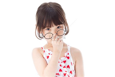 안경을 쓰고 귀여운 소녀 이미지 사진 무료 다운로드 Lovepik