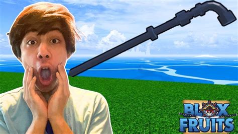 J ACHÈTE UNE ÉPÉE STUPIDE SUR BLOX FRUITS YouTube