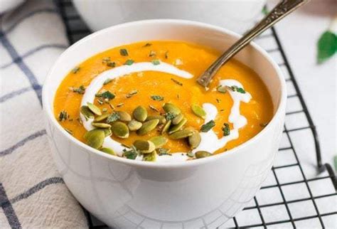 La meilleure recette de soupe de courge butternut à la mijoteuse Facile