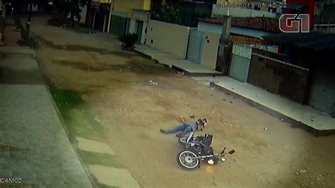 V Deo Mostra Momento Em Que Pm Reage A Assalto Em Natal Um Morre E
