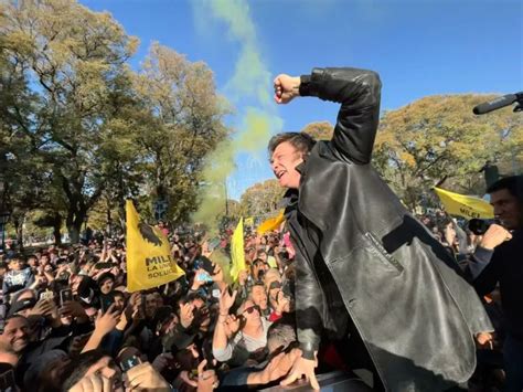 Quién es Javier Milei el ultraderechista más votado en las primarias