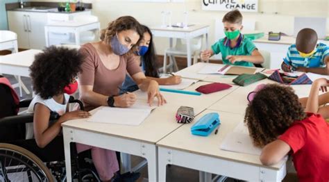 Comment se reconvertir vers le métier d AESH MaFormation