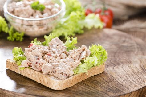 Salată de ciuperci cu ton și maioneză CaTine ro