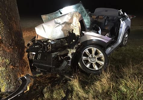 Frontal Gegen Baum Gekracht Schwerer Unfall Auf B 444 RegionalHeute De