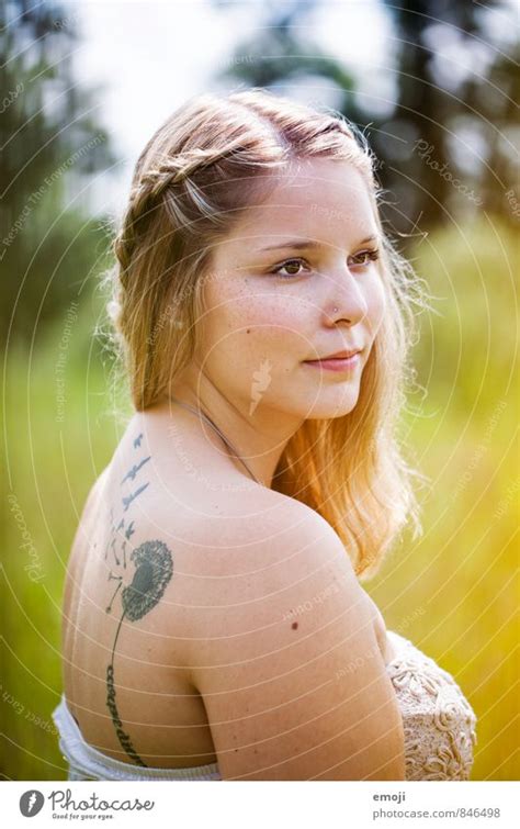 Almsommer Mensch Feminin Ein Lizenzfreies Stock Foto Von Photocase