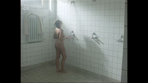 Sophie Schütt desnuda en El lugar del crimen