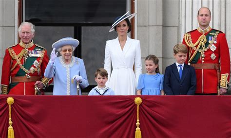 Quem assume o trono britânico após a morte de Elizabeth II Veja a
