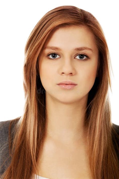 Retrato De La Mujer Adolescente Con La Cara Seria Foto De Archivo