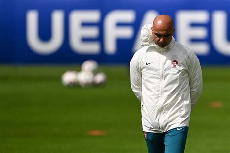Roberto Martínez garante Diogo Costa na baliza frente à Chéquia