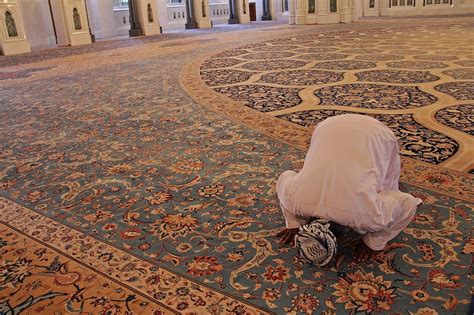 Tata Cara Sholat Taubat Nasuha Lengkap Dengan Bacaan Niat Doa Tobat