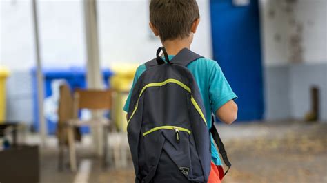 Od Jakiego Wieku Dziecko Mo E Samo Wraca Ze Szko Y Wyja Nia Policja