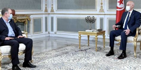President Avec Ses Secretaires Telegraph