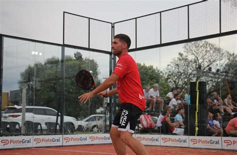 El cordobés Nicolás Egea en una de las dos parejas con wild card en el