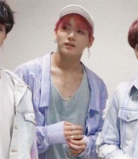 Pin de 𝘴𝘶𝘯 em JEON JUNGKOOK 3 ๑ Piercings de ouvido