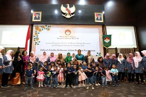 Peringatan HUT Ke 19 DWP Dan Peringatan Hari Ibu Ke 90 Di Kemensetneg
