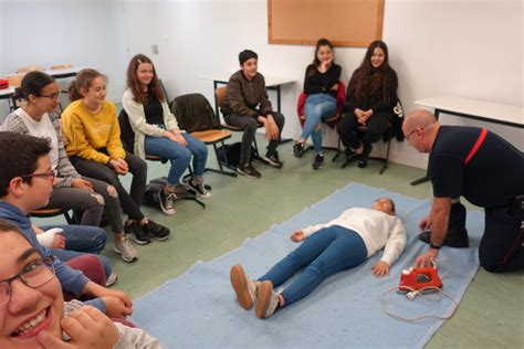 Mirecourt Prévention Les 4e du collège Guy Dolmaire formés aux gestes