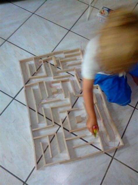 Labyrinthe En Kapla Faire Le Chemin Avec Un Feutre Lessivable Sur Le