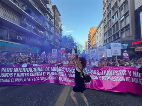 Marcharon en el país por el Día Internacional de la Mujer Viva la