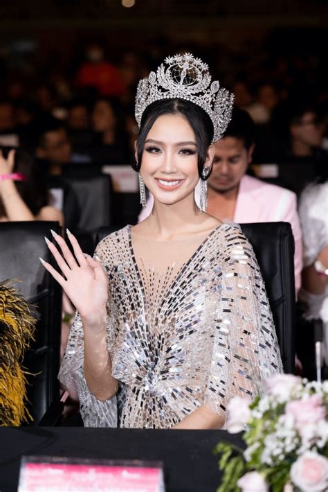 Bảo Ngọc Thùy Tiên và các nàng hậu Việt ẵm học bổng khủng