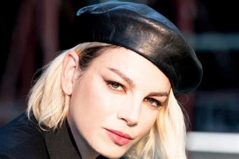 Emma Marrone E La Prima Scena Di Nudo In Senza Veli Ne Il Ritorno