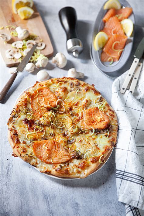 Pizza au saumon fumé et au chèvre frais