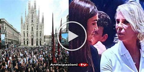 Video Funerali Silvio Berlusconi Maria De Filippi Si Presenta