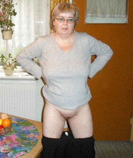 Jeder soll mich mit nackter Scheide sehen können Bild pics4men