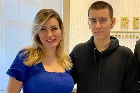 Son Madre E Hijo Y Graban Contenido Sexual Para OnlyFans