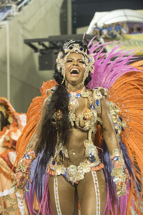 Foto Raissa de Oliveira é a Rainha de Bateria da Beija Flor Purepeople