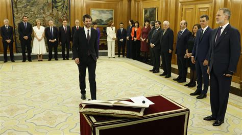 Fotos de los ministros prometiendo sus cargos ante el Rey Imágenes