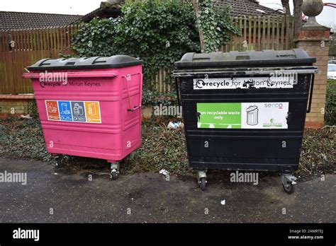 Mitlon Keynes Rubbish Bins Hi Res Stock Photography And Images Alamy