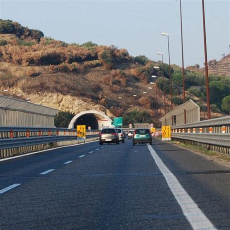 Messina Incidente In Autostrada Code E Rallentamenti Tra Gli Svincoli